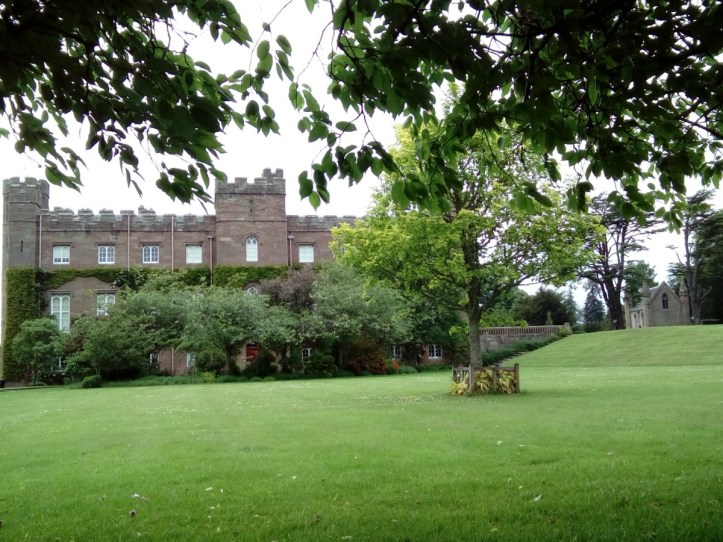 Scone Palace and the Stone of Destiny – JWalking