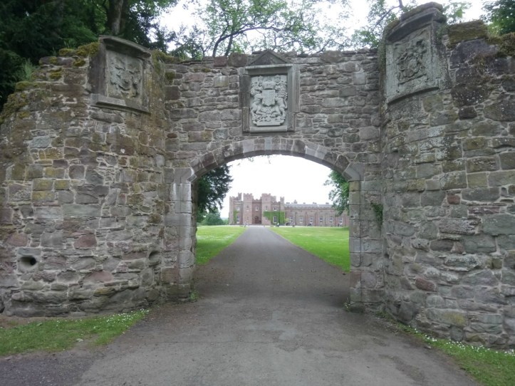 Scone Palace and the Stone of Destiny – JWalking