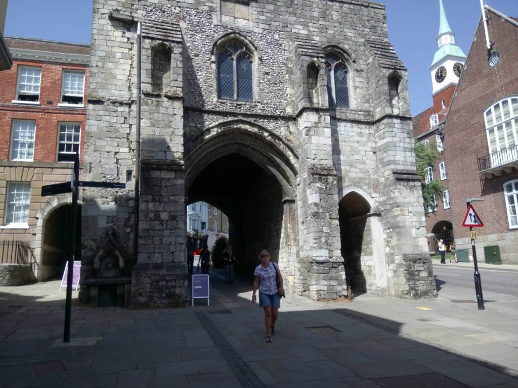 A Whistlestop Tour of Winchester – JWalking
